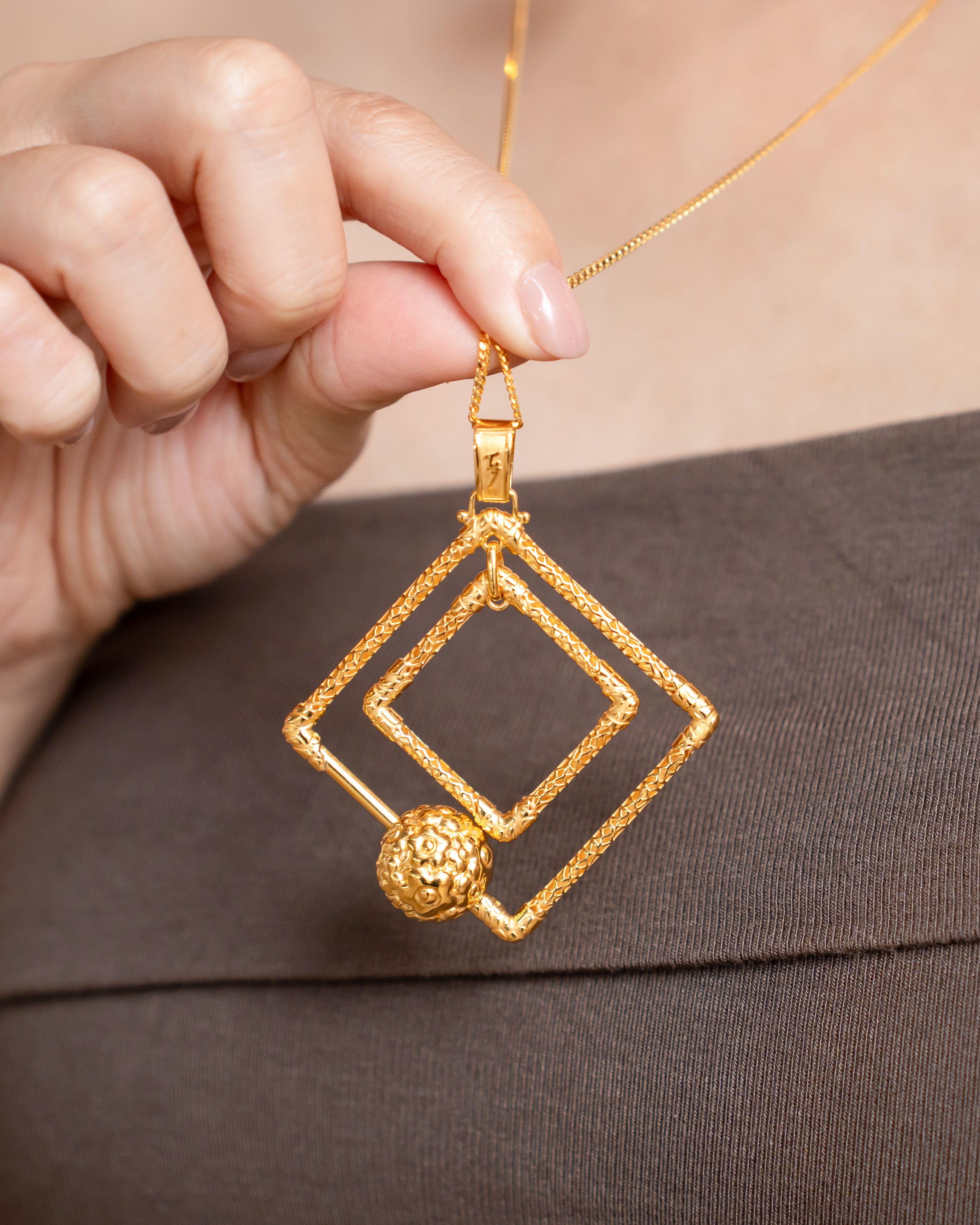 Poh Kong 916/22k Gold Tranz GeoEdge Pendant